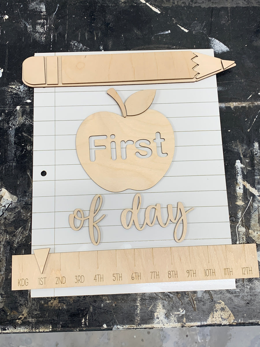 Wholesale First Day of School Photo Sign – Blue Daisy Dreamer